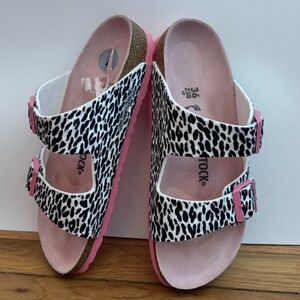 Birkenstock | Shoes | Nwot Birkenstock Arizona Leopard Print Pink ...